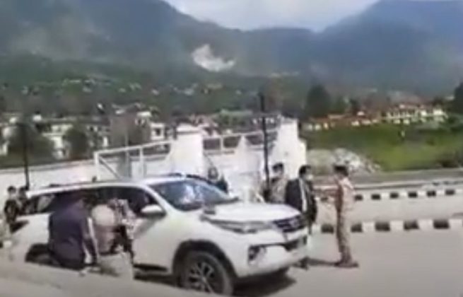 Scuffle between SP Kullu, ASP CM Security during Nitin Gadkari's visit