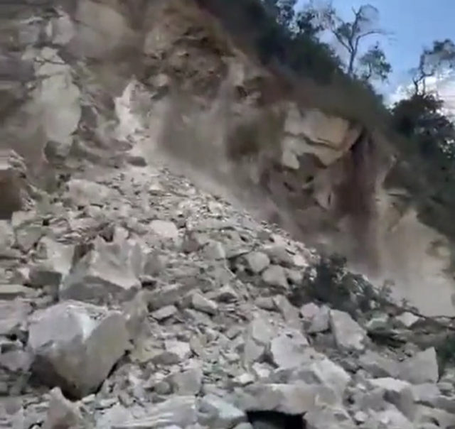 Landslide near Mandi blocks Manali-Chandigarh highway
